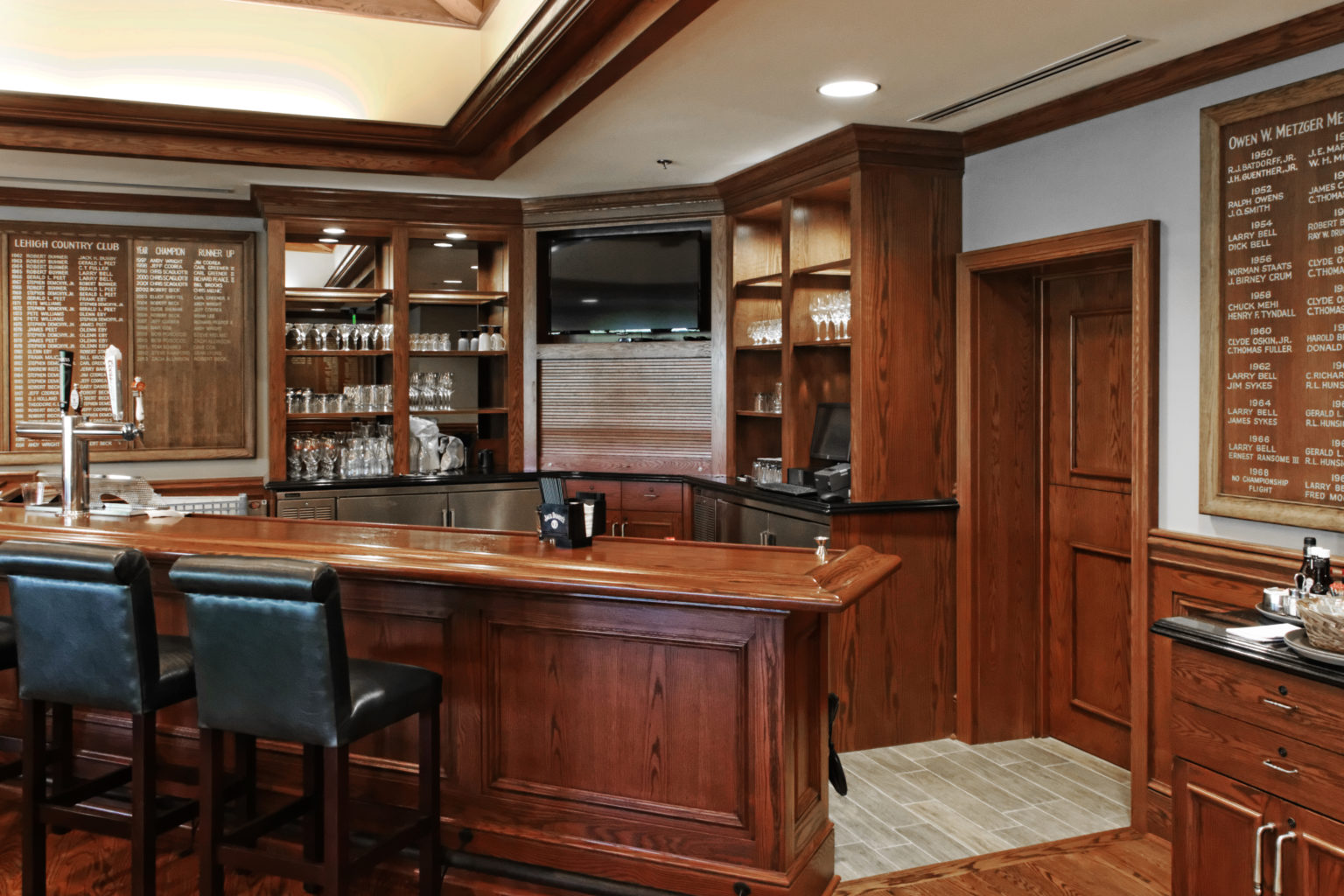 Lehigh Country Club - American Millwork and Cabinetry Inc.